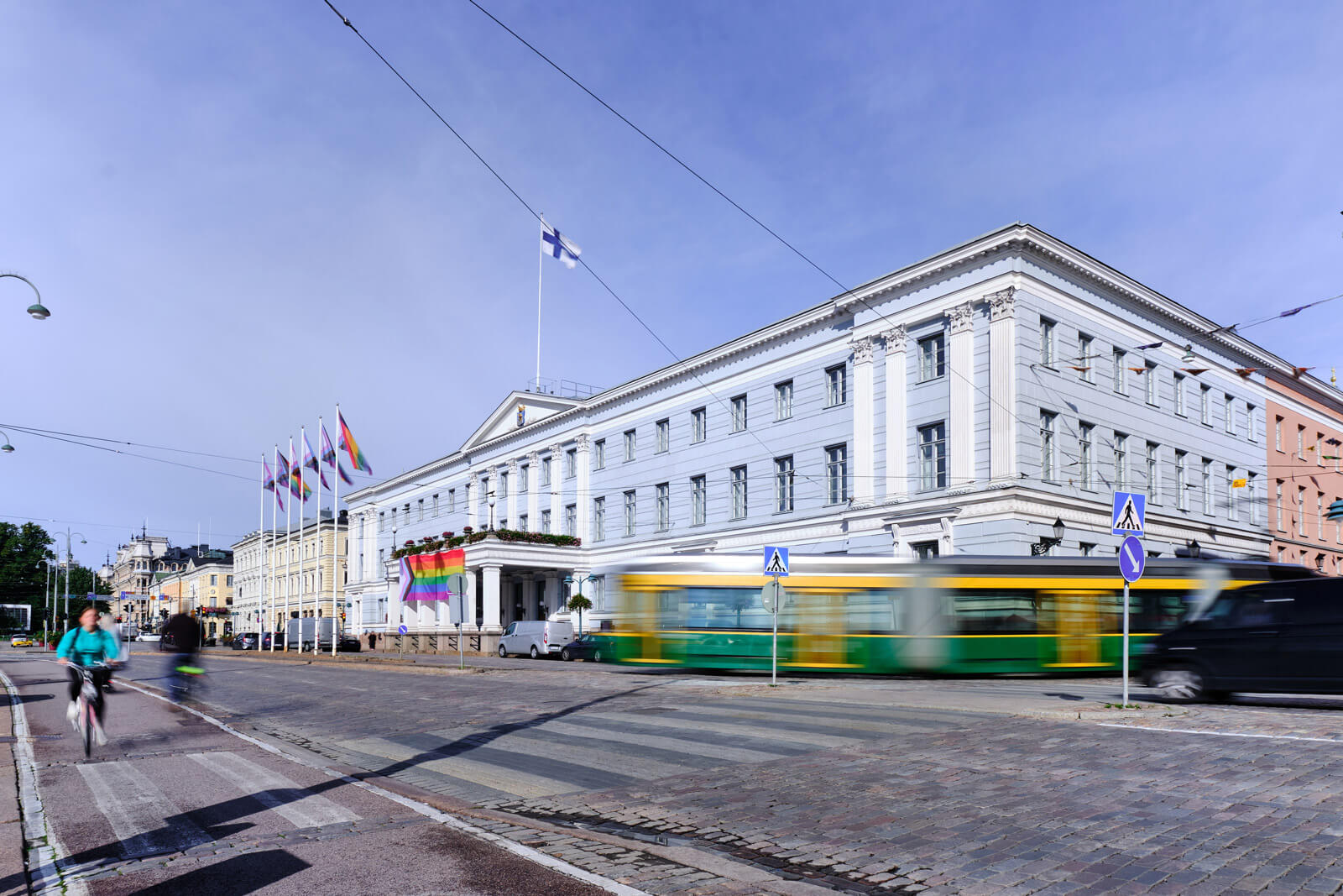 Helsinki järjestää koululaisille sateenkaarityöpajan – onko siihen ...